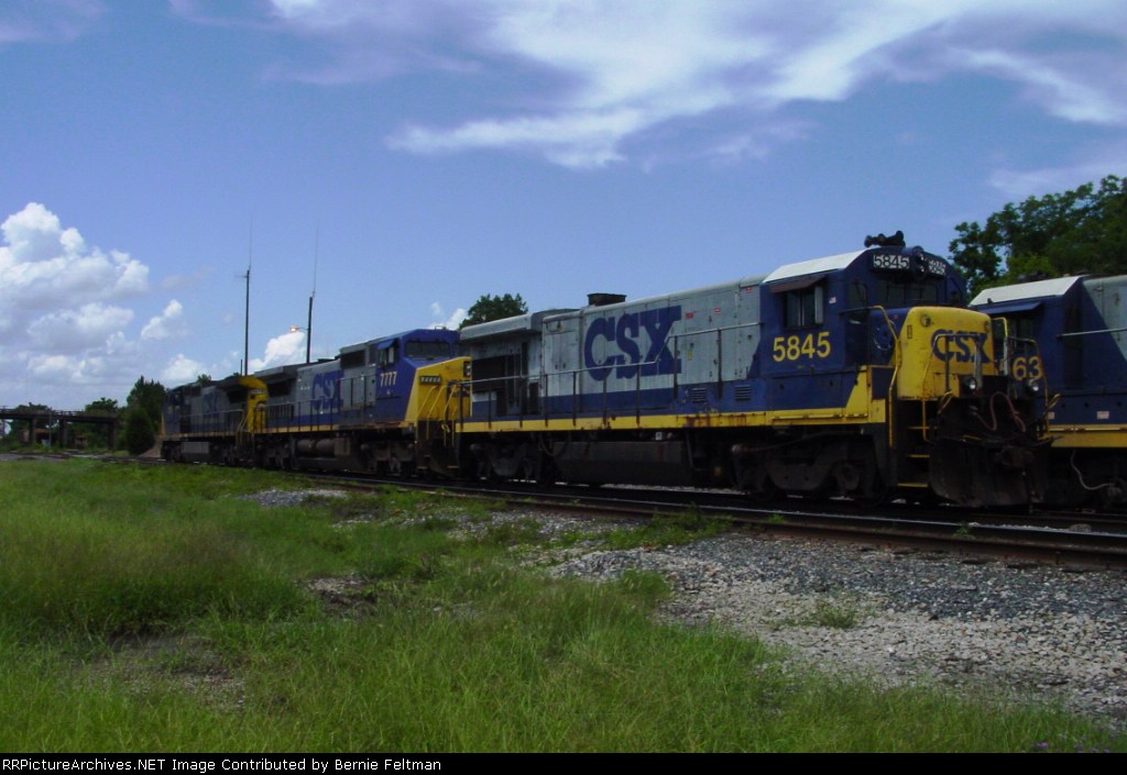 CSX 5845 (B36-7) tied down for July 4th